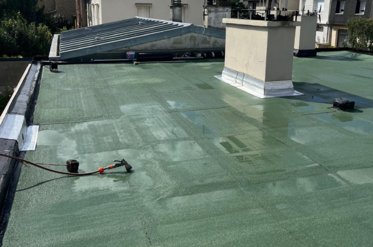 Goudron étanchéité toiture : bitume et solutions efficaces - akadia.fr